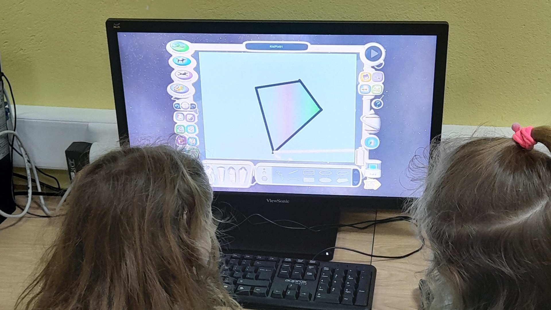 ΝΗΠΙΑΓΩΓΕΙΟ: ﻿ ΔΗΜΙΟΥΡΓΩΝΤΑΣ ΧΑΡΤΑΕΤΟΥΣ … ΣΤΟΝ ΥΠΟΛΟΓΙΣΤΗ