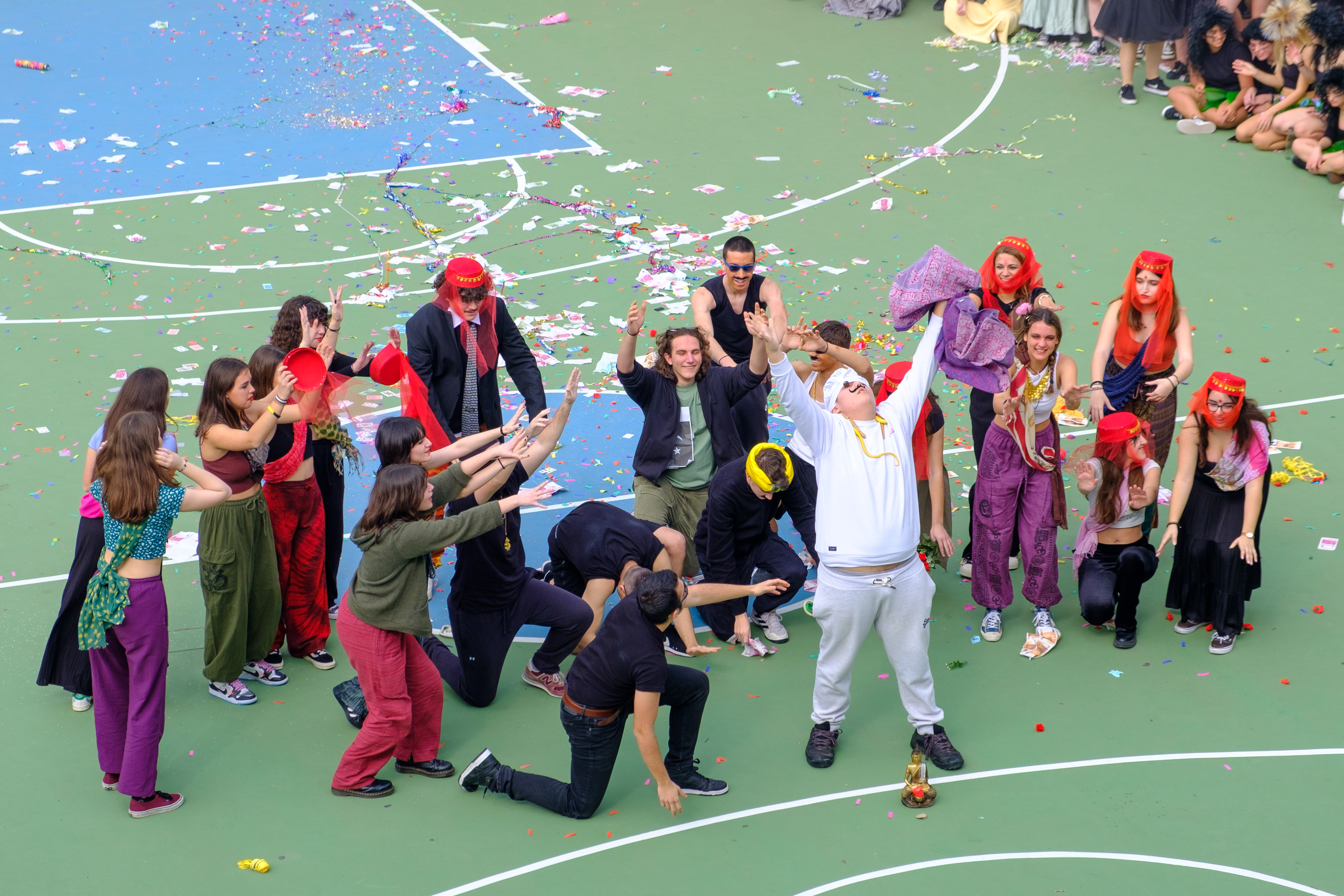 ΓΥΜΝΑΣΙΟ - ΛΥΚΕΙΟ: Vive le carnaval!