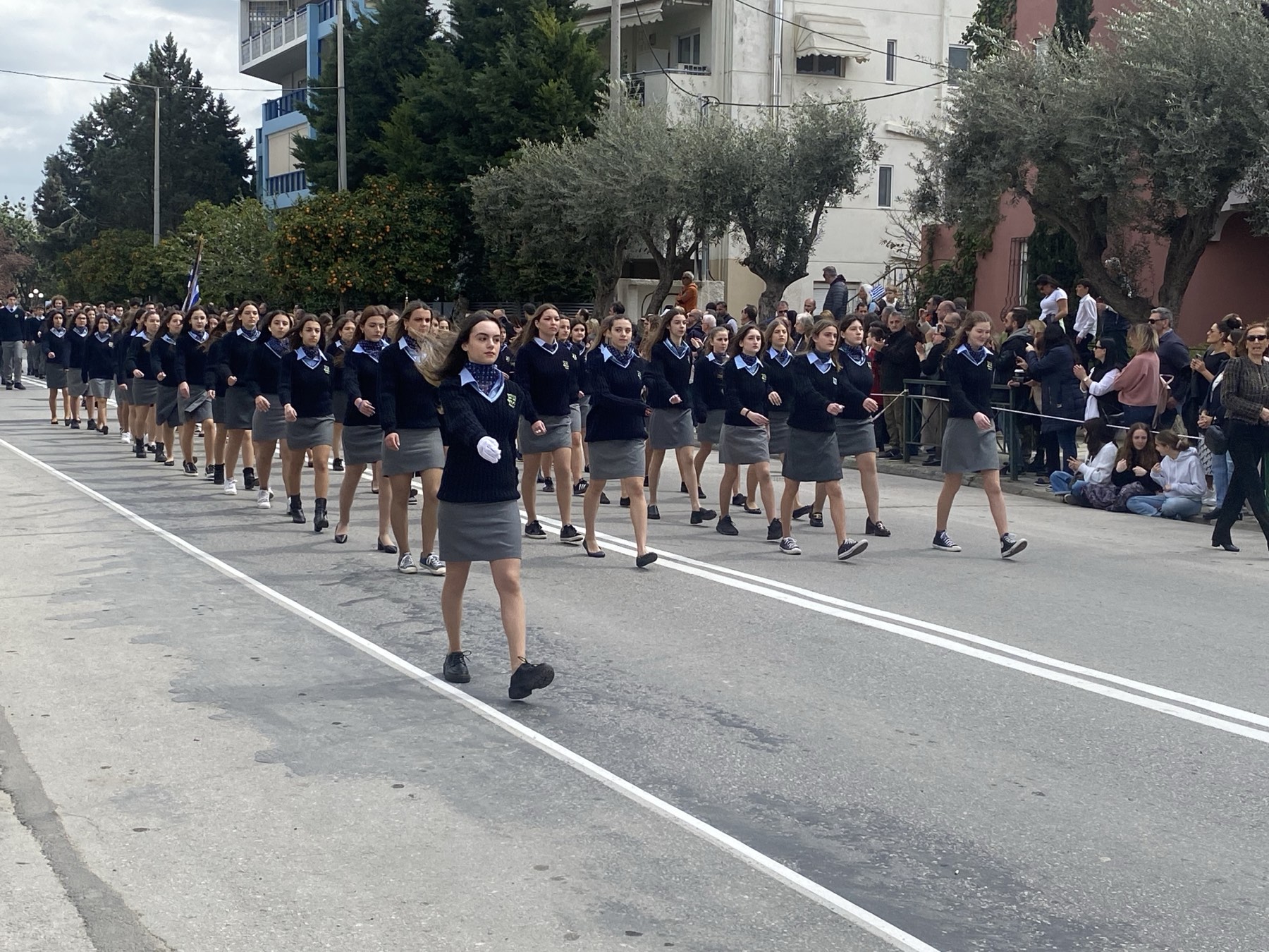 Το Γυμνάσιο - Λύκειο της Σχολής μας στην παρέλαση του Δήμου μας.