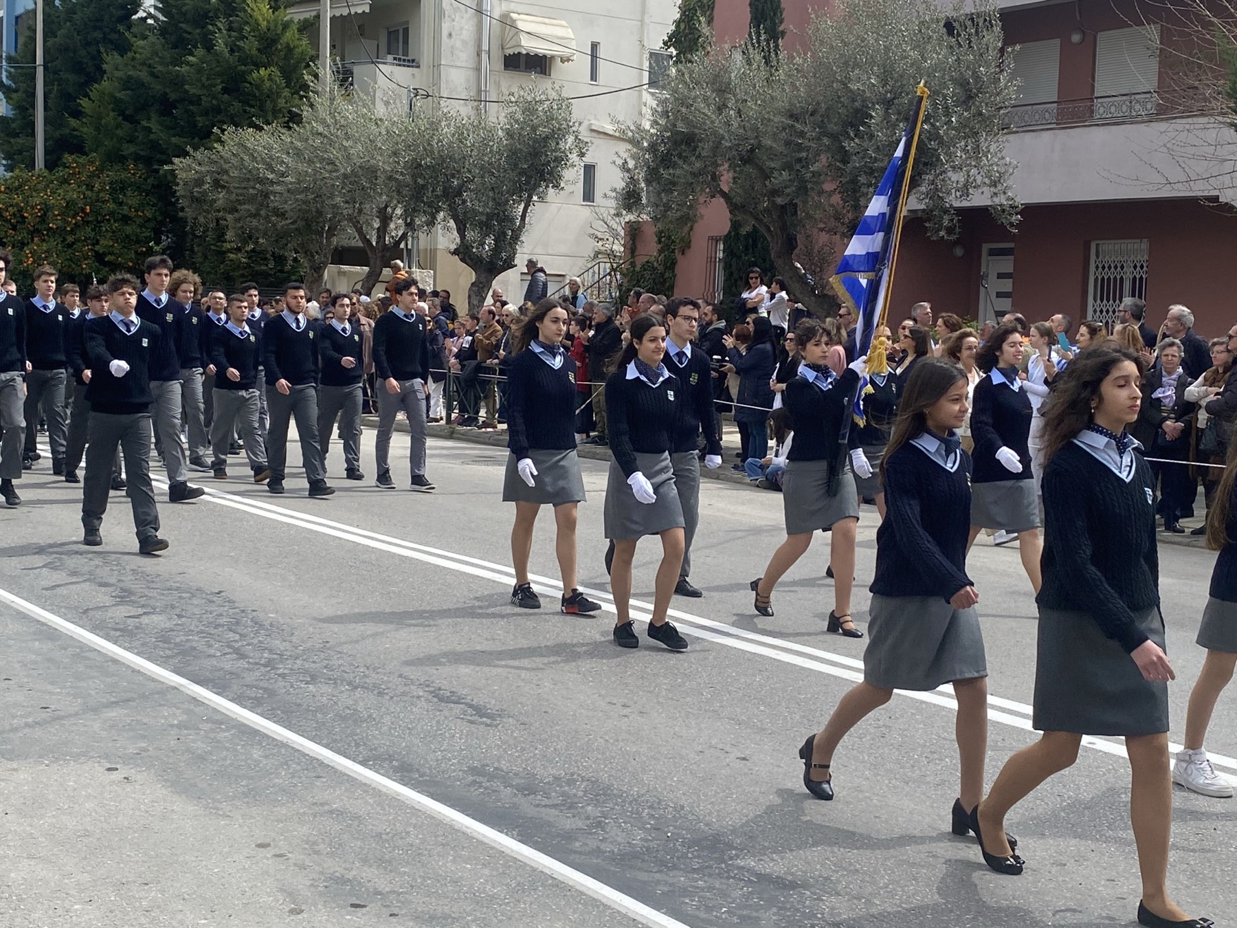 Το Γυμνάσιο - Λύκειο της Σχολής μας στην παρέλαση του Δήμου μας.
